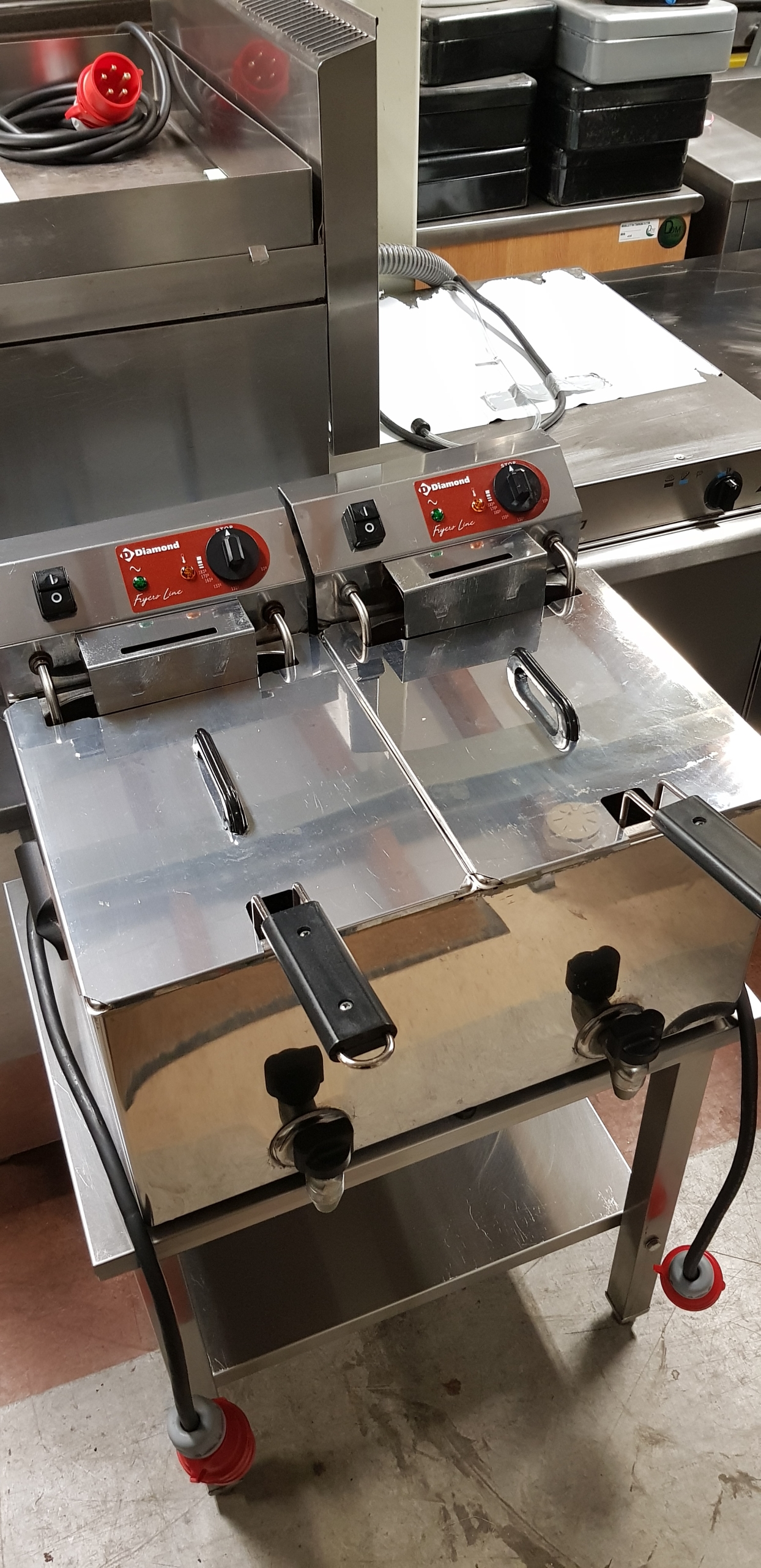 Rasvakeitin Diamond Fryers Line poistohanalla 10+10 litr EF102-TN - Dom-Laite Oy